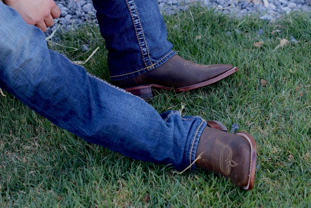 Western Style 101: Complete Guide to Cowboy and Cowgirl Outfits